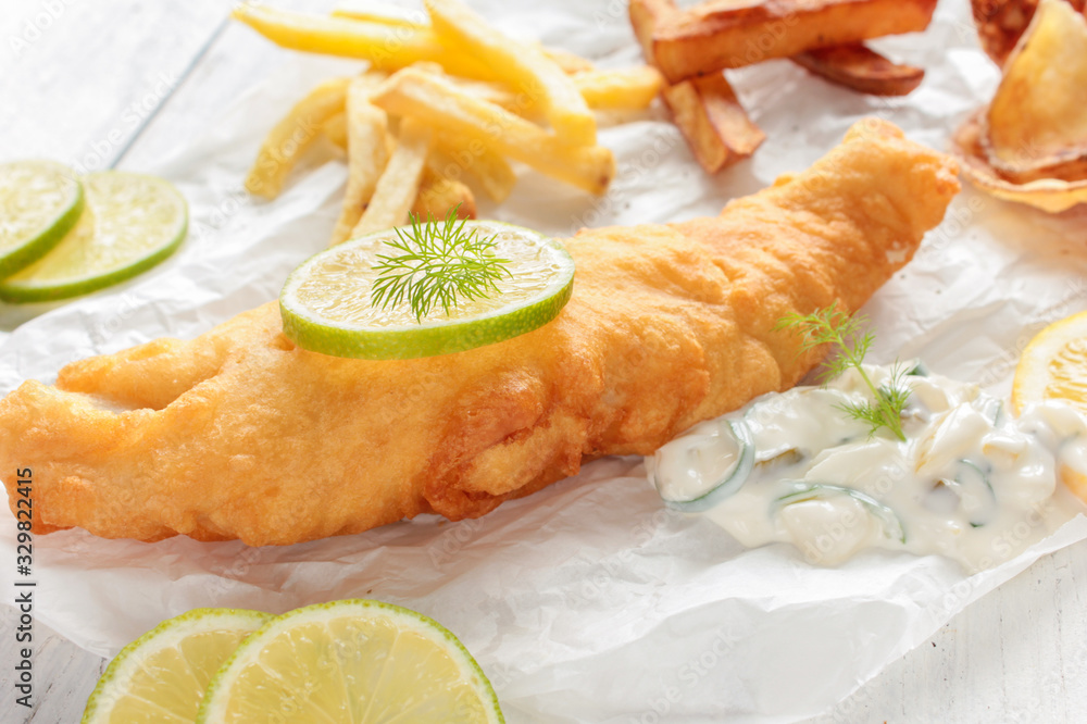 Backfisch mit Pommes fish and Chips Snack Stock-Foto | Adobe Stock