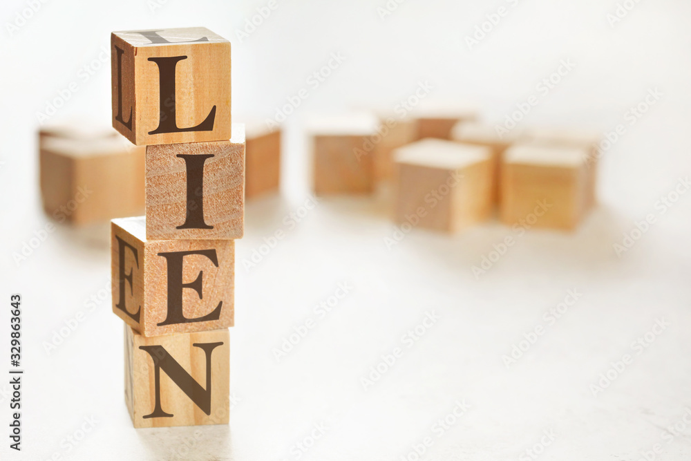 Four wooden cubes arranged in stack with word LIEN on them, space for ...