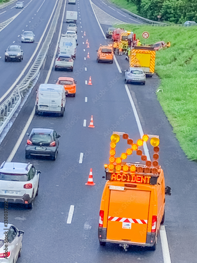 Foto de Accident de circulation, gestion du trafic routier do Stock ...