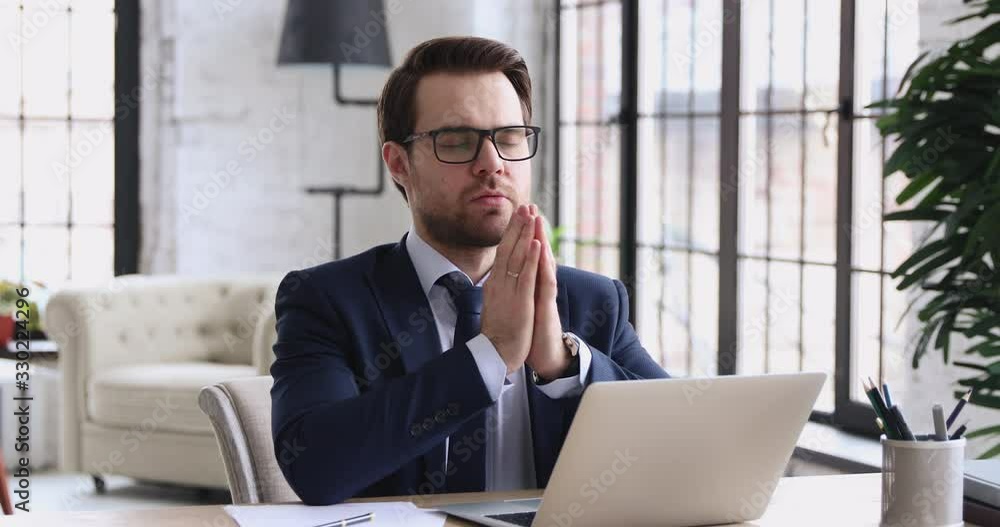 Vidéo Stock Serious focused businessman wearing suit praying at ...