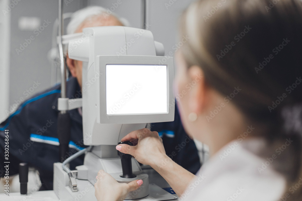Women doctor using Auto Kerato Refractometer in clinic office with ...