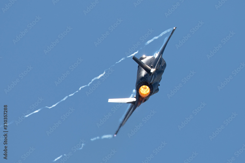 F-35 Lightning II in a tight turn, with afterburner on and condensation ...