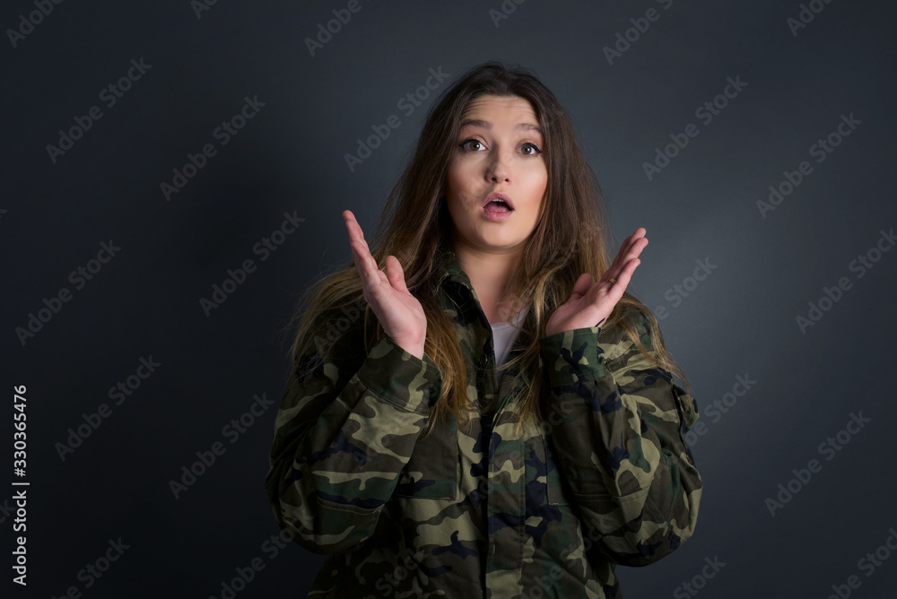 Surprise concept. Portrait of astonished beautiful girl looking ...