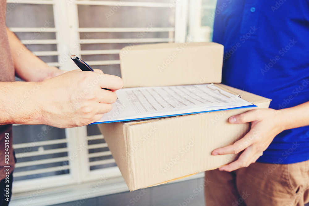 Customer Man signature in clipboard to receive package from ...