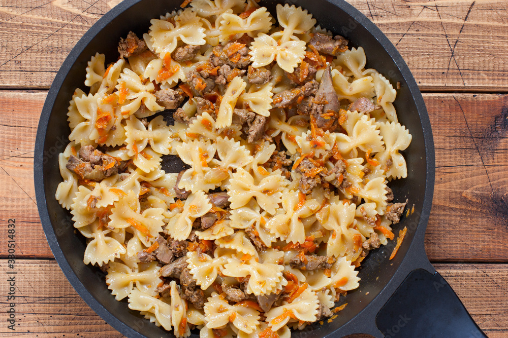 Step by step preparation of Farfalle with fried chicken liver and ...