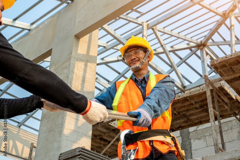 CPAC Roof Technician,Construction workers installing CPAC roof tiles ...
