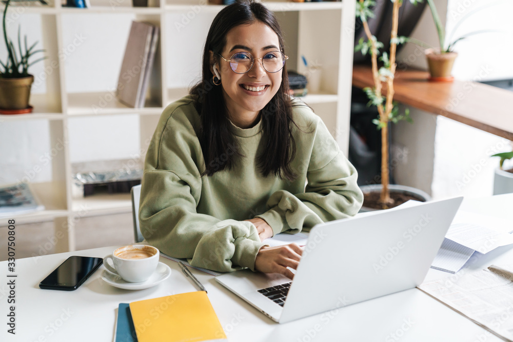 Attractive young girl student studying at the college library Stock ...