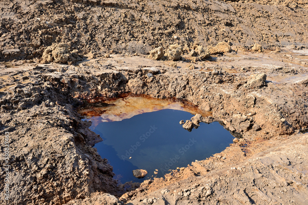 Fuite hydrocarbures pipeline. Pollution des sols Stock Photo | Adobe Stock