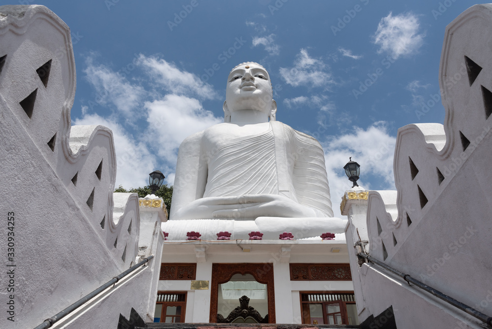 The Bahirawakanda White Buddha Statue is located alongside the Sri Maha ...