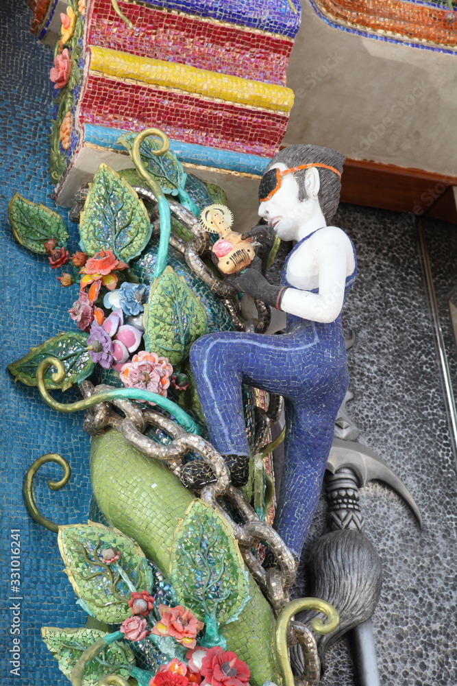 Detail, statue of Wat Pariwat (Beckham's temple) in Bangkok city ...