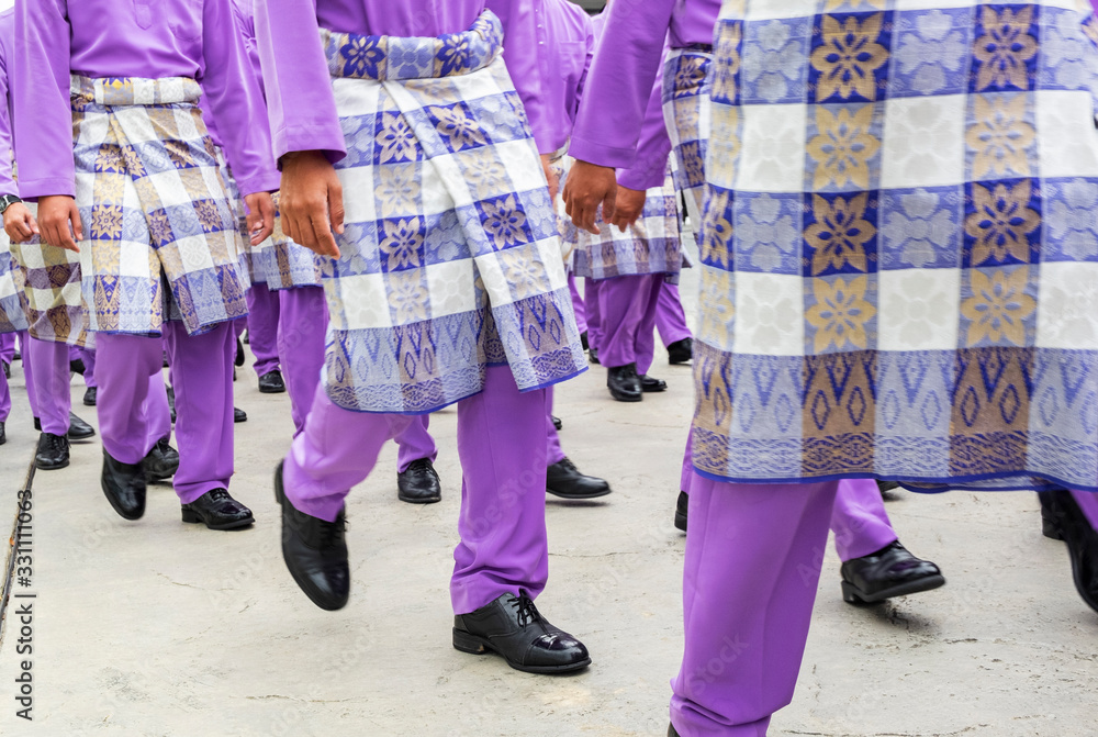Foto de Malay Man in traditional attire called BAJU MELAYU during ...