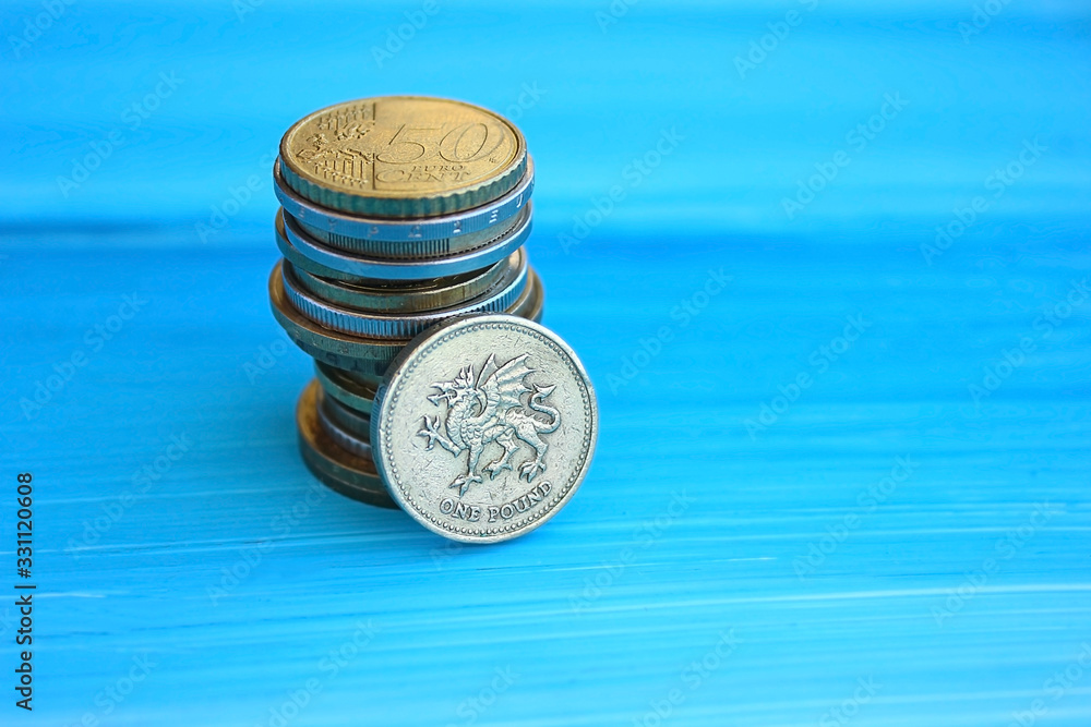 Denomination one pound, 2000 British coin, with the royal sign of Wales ...