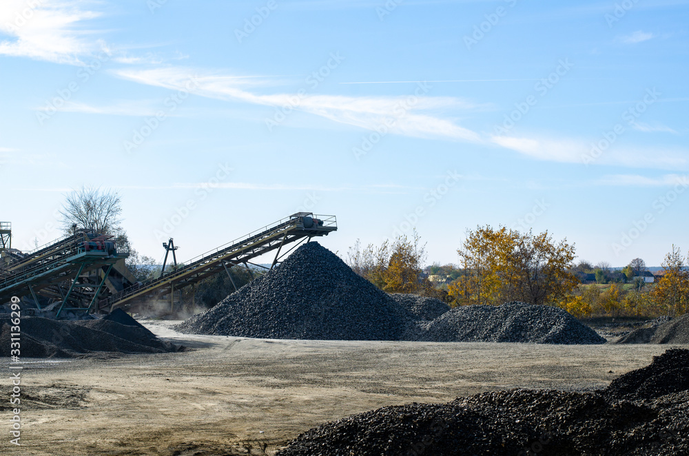 Mobile Stone crusher machine by the construction site or mining quarry ...