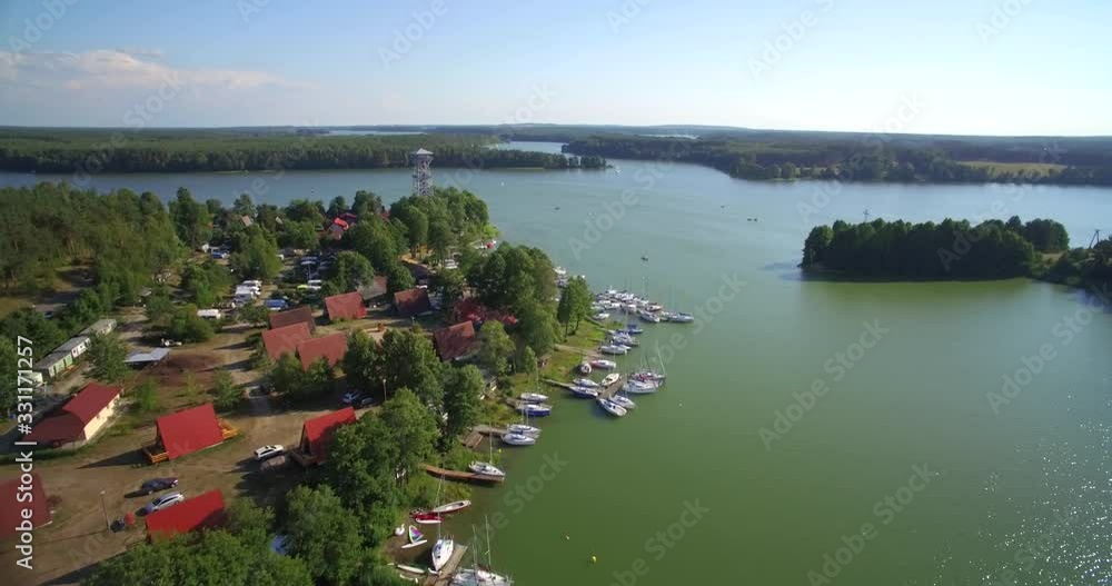 Jezioro Wdzydze Kiszewskie Kaszuby wiosna lato weekend Stock-Video ...