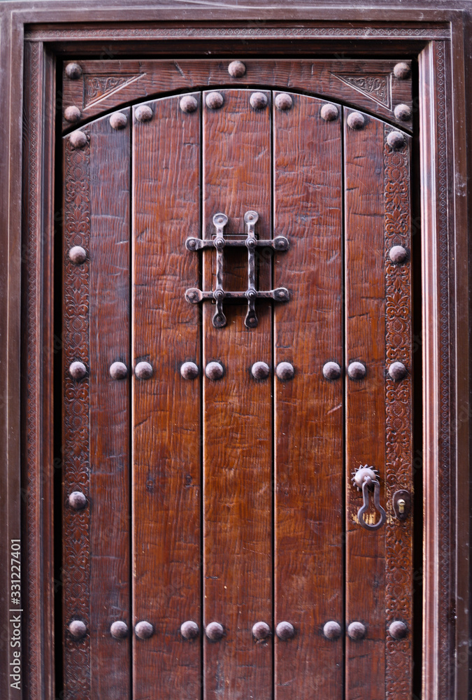 Porta antiga reformada de madeira colonial Stock Photo | Adobe Stock