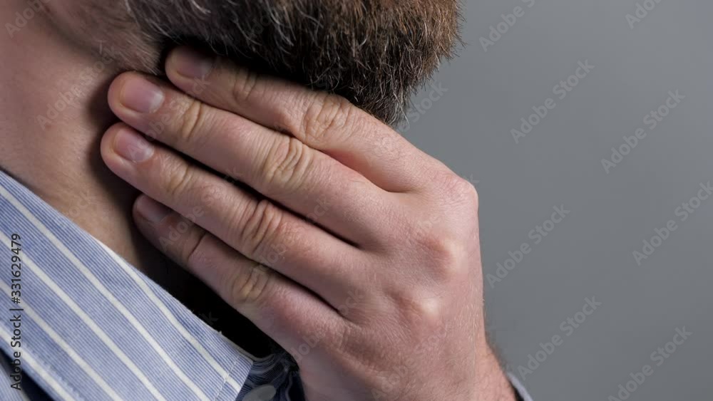Vidéo Stock Man touches her throat her hand and swallows. Sore throat ...