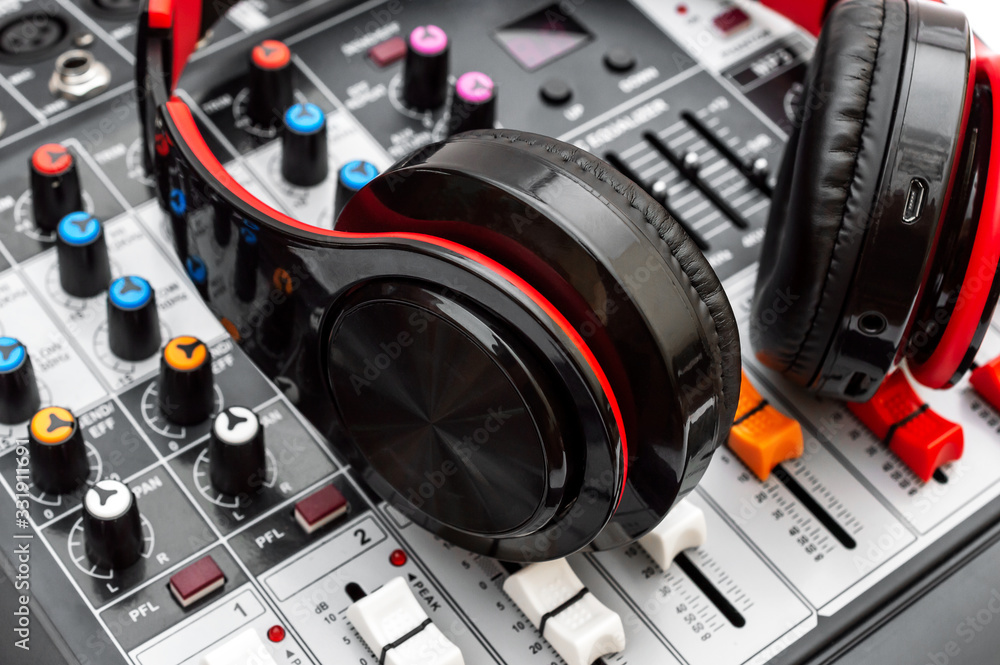 Foto de Headphones on the audio mixer. Close up. Soundcraft. do Stock ...