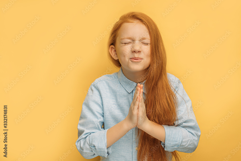 Foto de portrait of a desperate girl praying for mercy with closed eyes ...