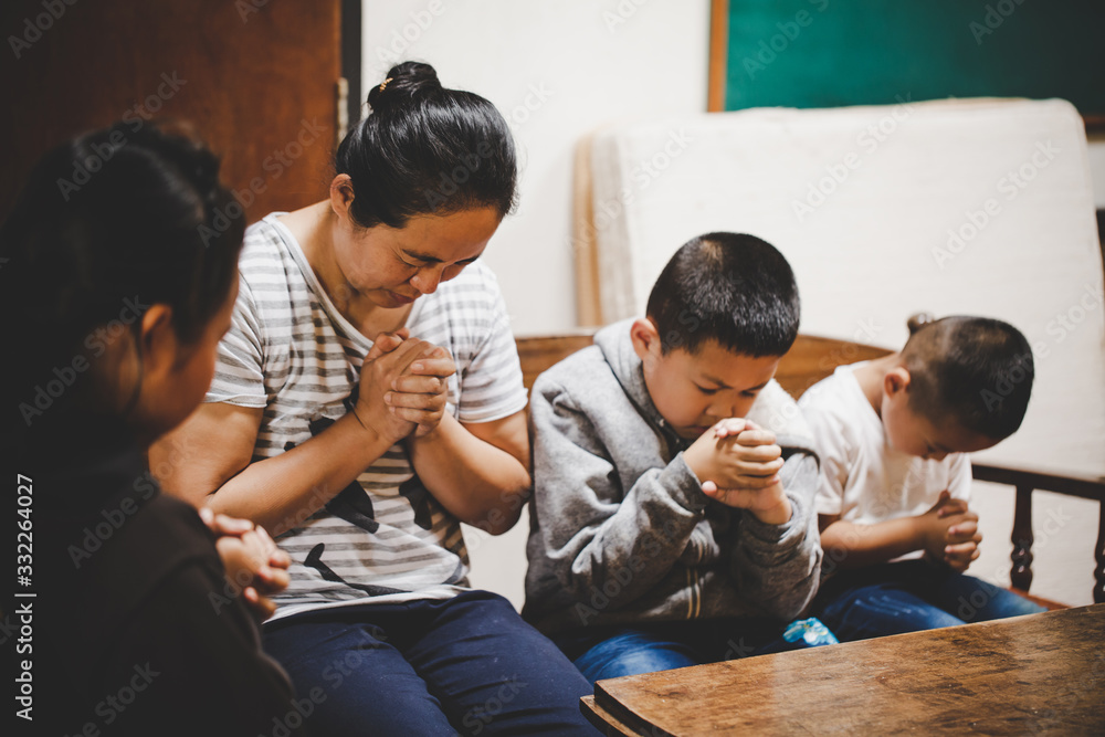 Mother and children praying and praising God at home Stock Photo ...