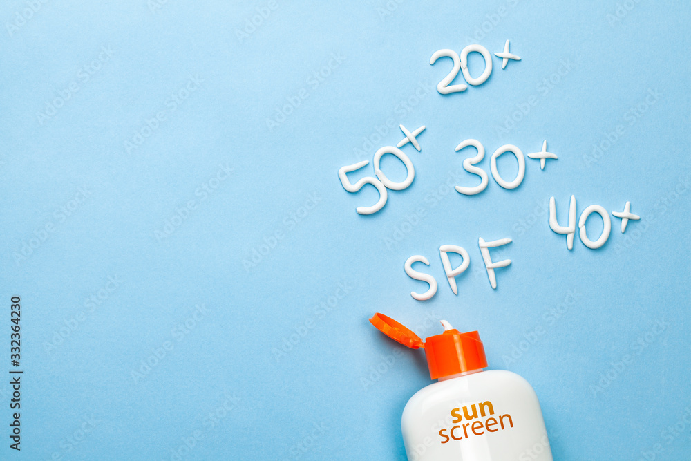 Fotografia do Stock: Sunscreen. How to choose the degree of protection ...