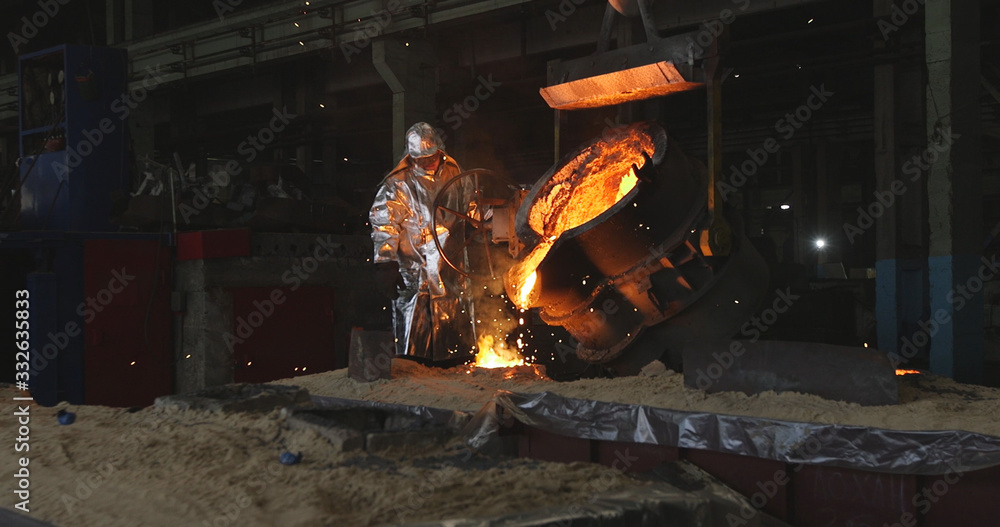 The molten metal is poured into the mold. Melting furnace for cast iron ...