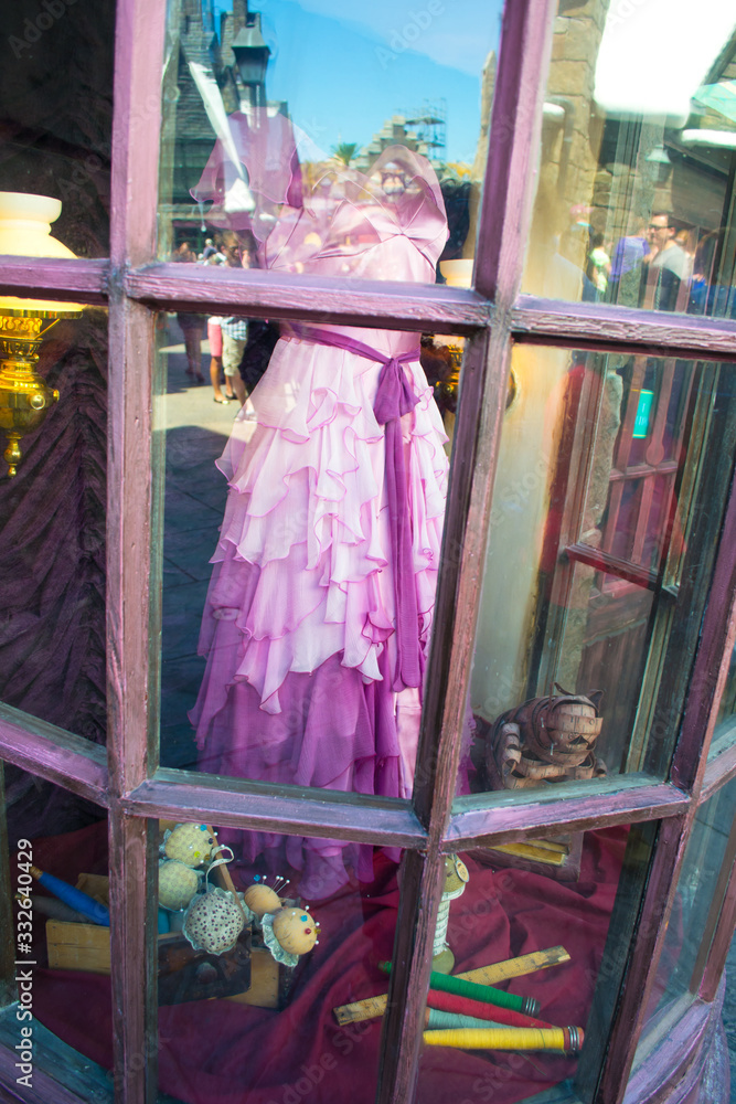 Hermione dress in Hogsmeade village in The Wizarding World of Harry ...