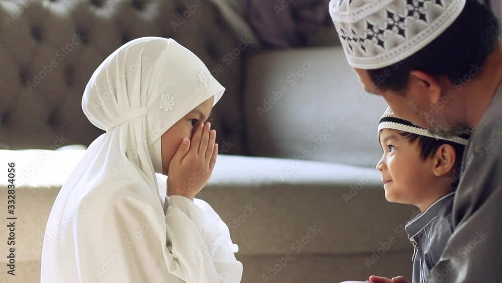 The warm climate of Asian Muslim family.Muslim kids in traditional ...