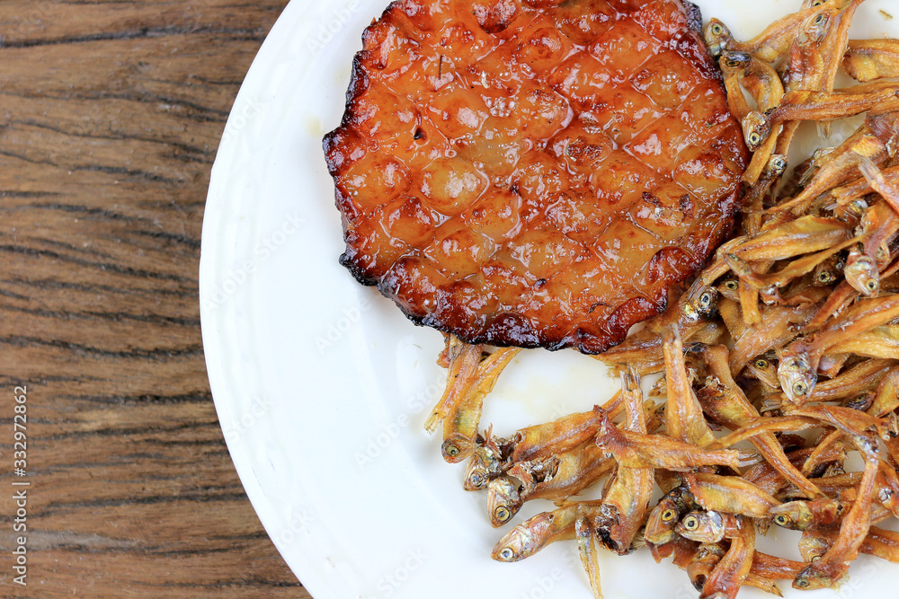 Fried giant catfish and pile of Deep fried small fishes (Minnow fish ...