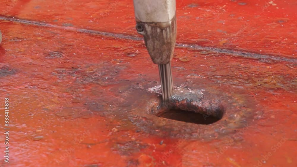 Process of derusting, paint and rust removal by pneumatic chisel from ...