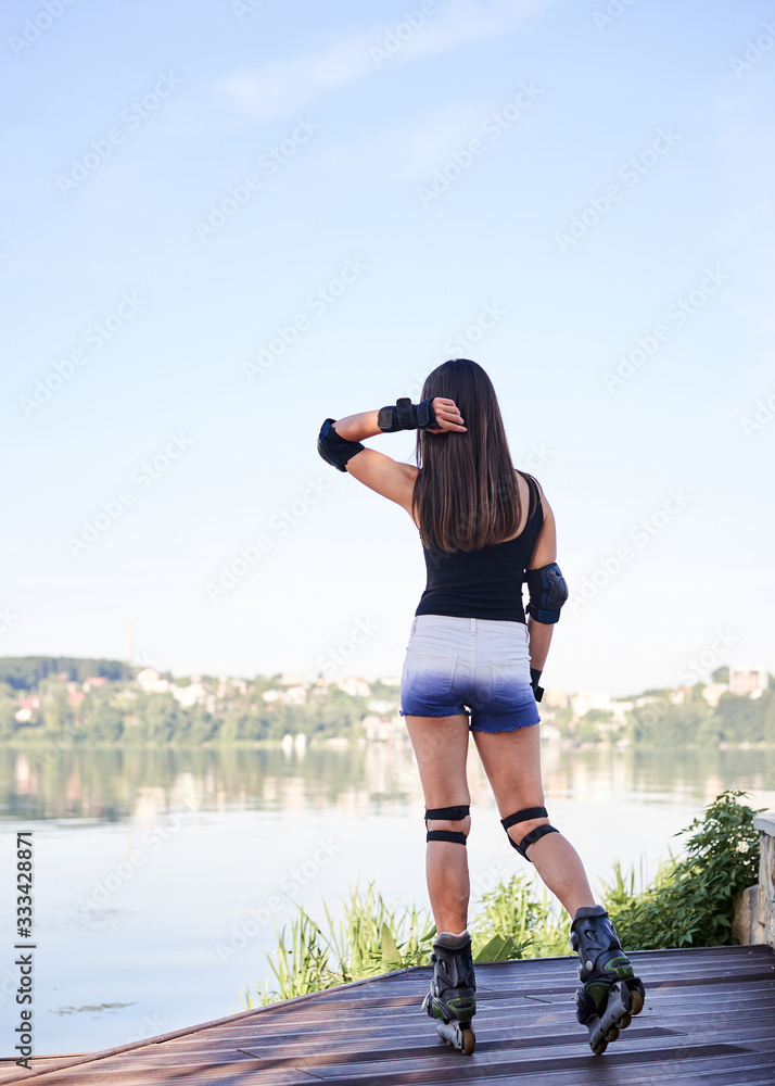 Fotografia do Stock: Young pretty brunette woman, with long hair ...
