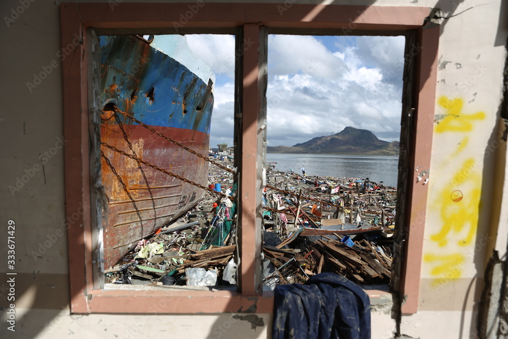 Fotografia do Stock: 8 November 2013. Tacloban, Philippines.Typhoon ...