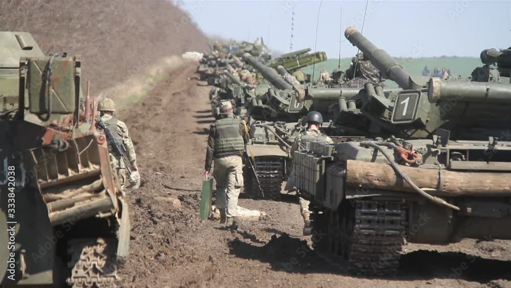 Tanks, military armored vehicles in field exercises. vídeo de Stock ...