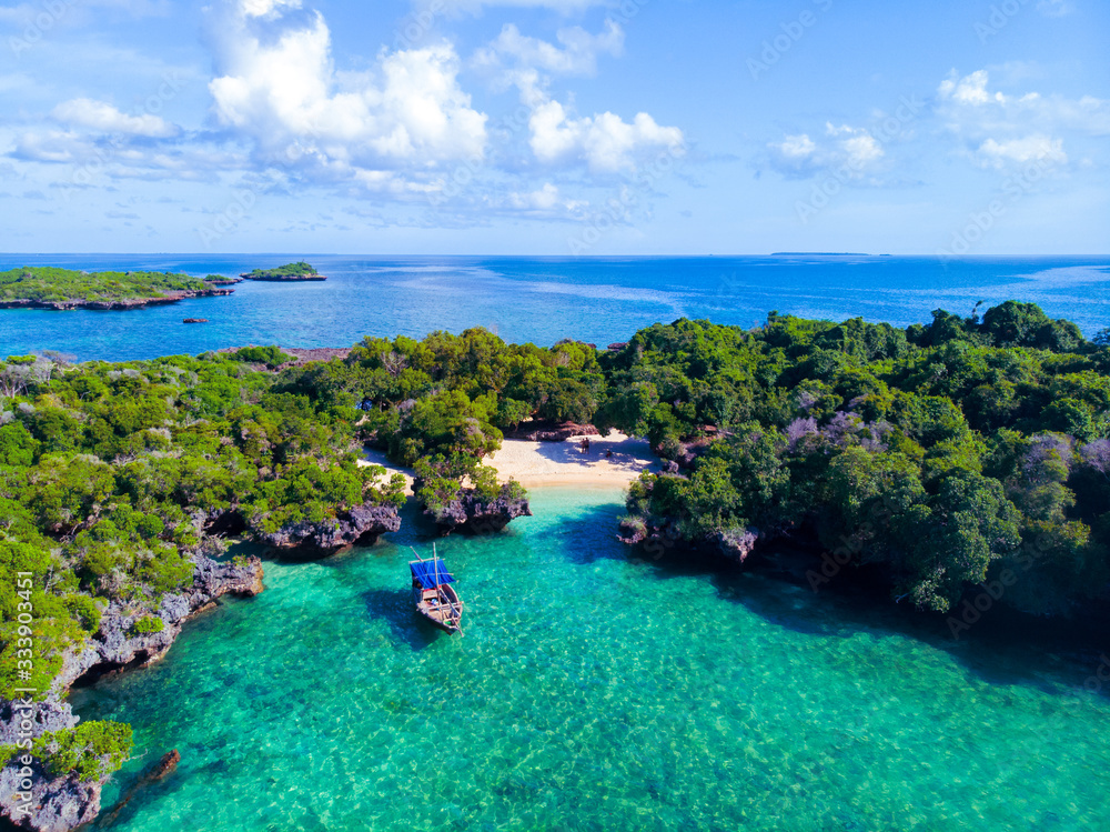 Paysage naturel d'une petite île de l'Archipel de Zanzibar Stock Photo | Adobe Stock