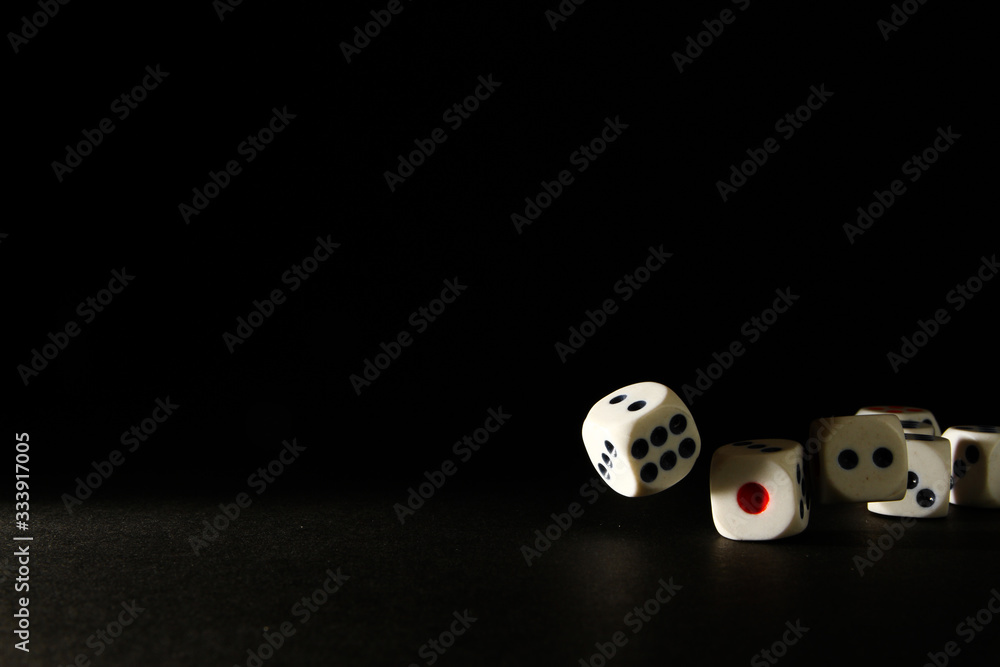 Foto de Dice are small, throwable objects with uniquely marked sides ...