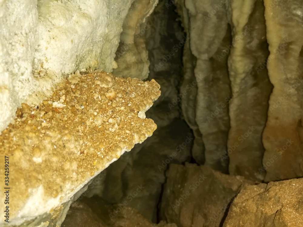 formaciones geológicas en una gruta o caverna Stock Photo | Adobe Stock