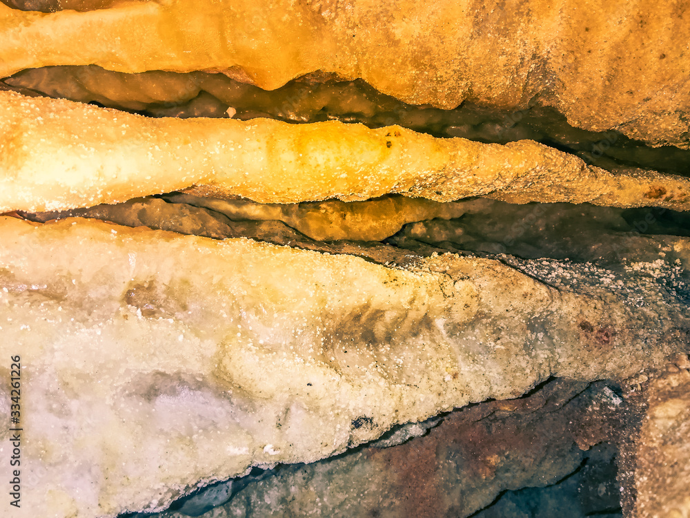 formaciones geológicas en una gruta o caverna Stock Photo | Adobe Stock