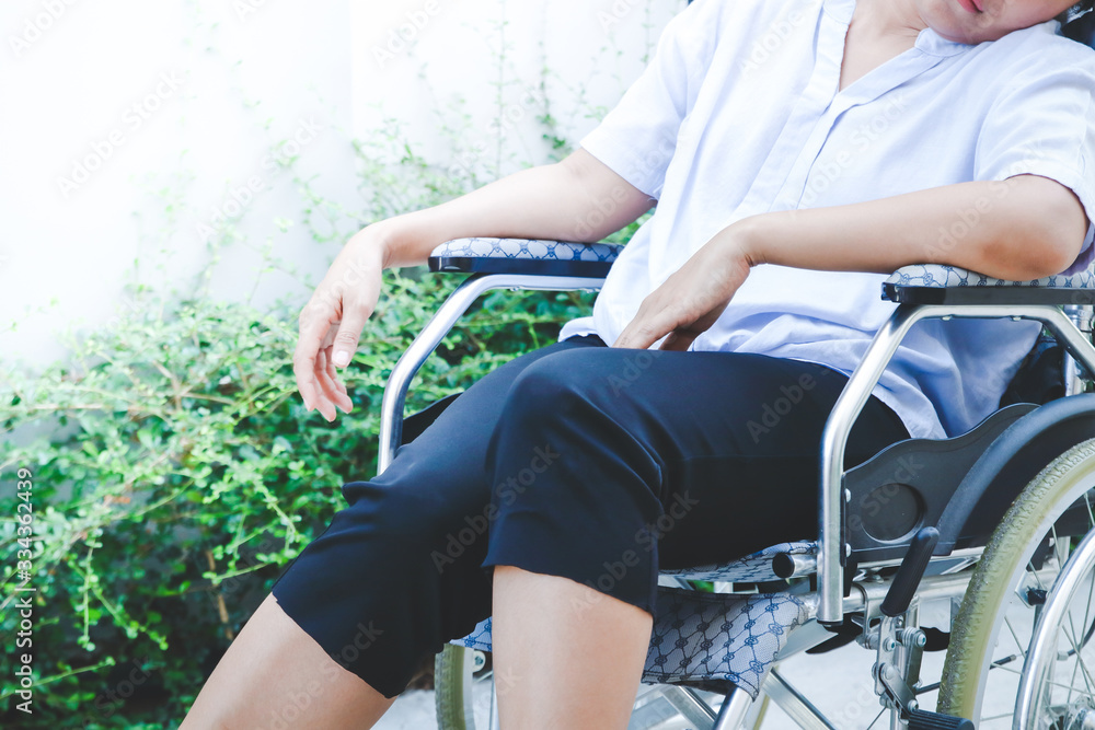 Sick asian woman Sitting on a wheelchair waiting to see a doctor ...