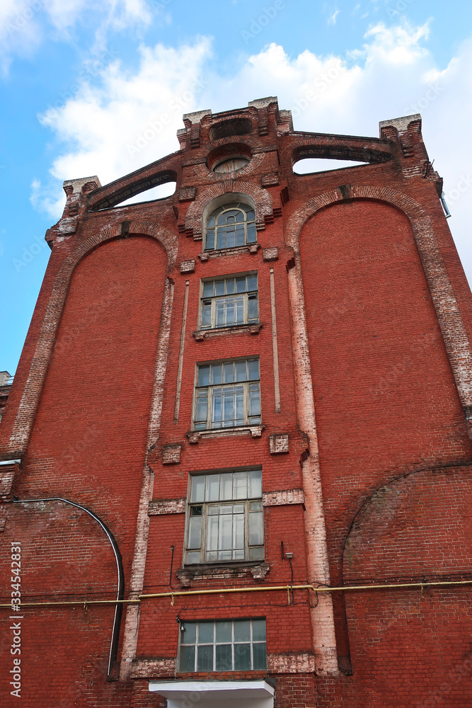 Old brick residential building. Tver, Russia, Proletarka district ...