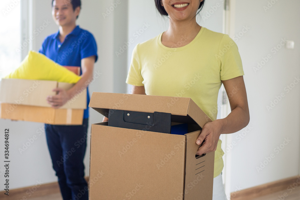 Couples are help to moving boxes into new homes. Happy moving to new ...