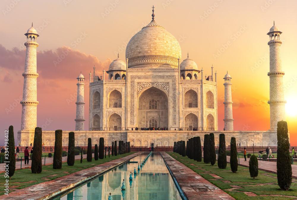 Plakát Taj Mahal at sunset, beautiful scenery of India – Obraz na Zeď ...
