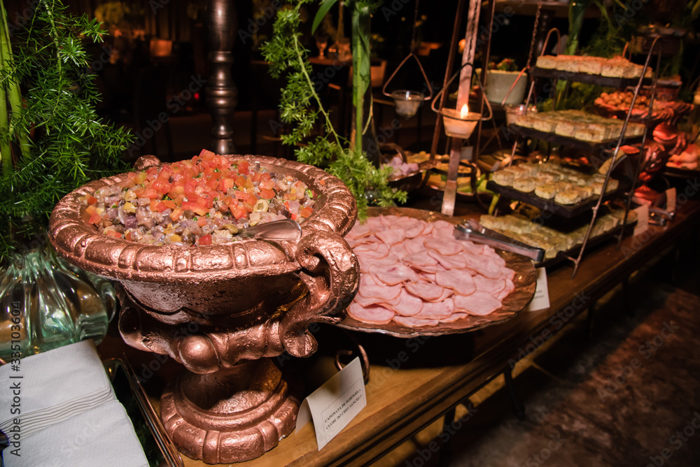 Foto de Graduation buffet, transforming and giving an extra harme to a ...