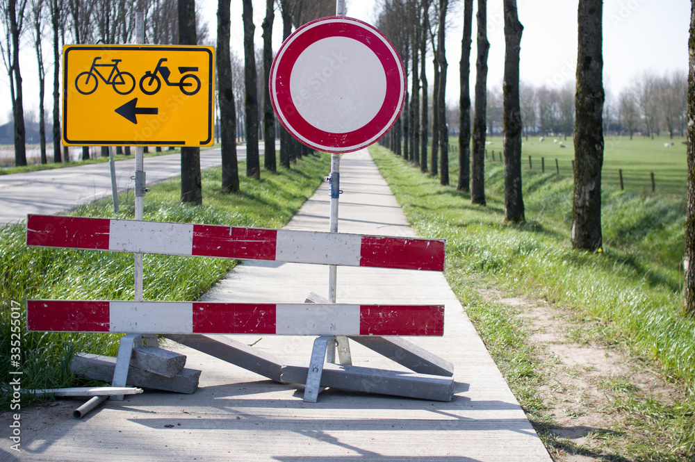 Road closed with barriers and sign for cyclists for roadworks Stock ...