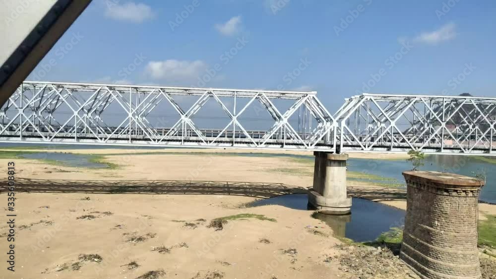 train crossing the krishna river bridge in India, Indian railway vídeo ...