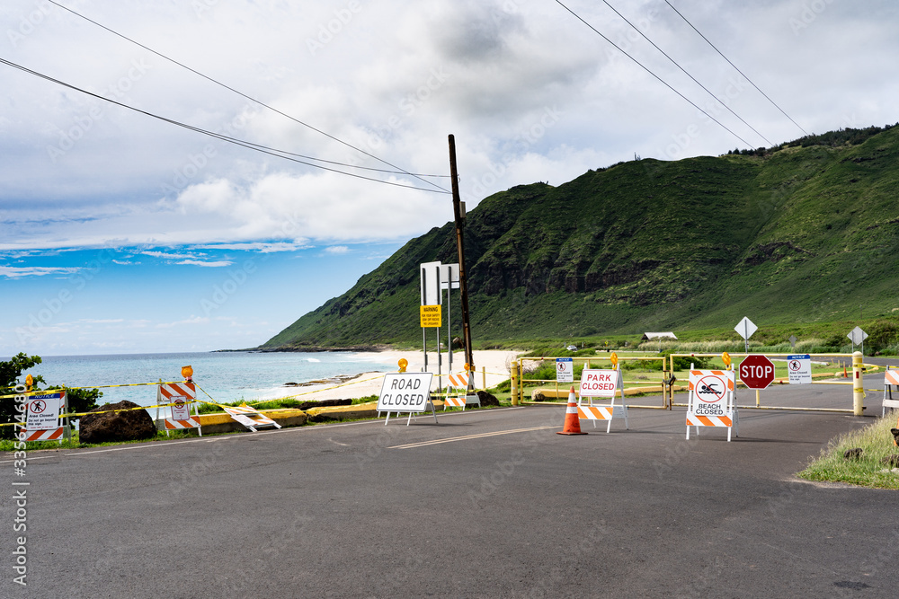 Road Block and signage closing off the beaches of Hawaii's Kaena Point ...