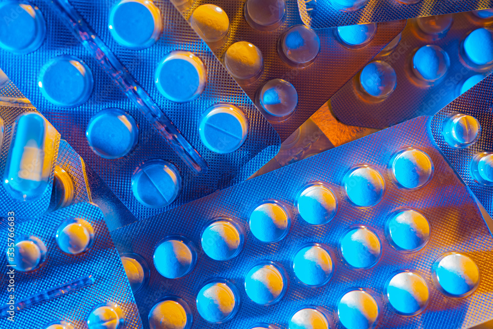 Foto de Several packaged drugs close-up. Round pills. Concept ...
