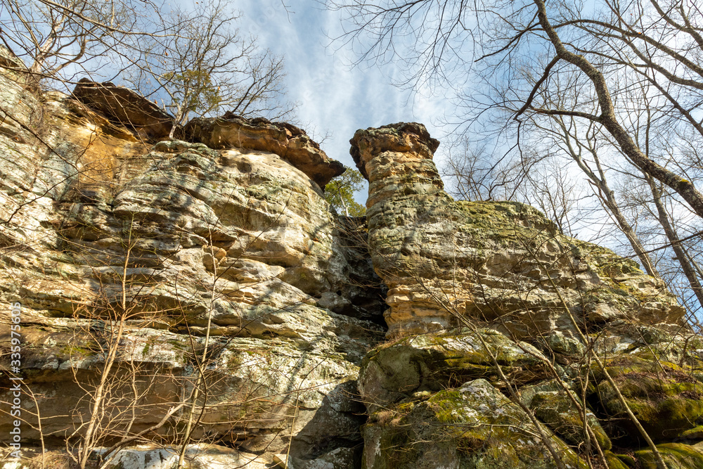 Makanda, Illinois / Devil's Standtable at a distance in Giant City ...