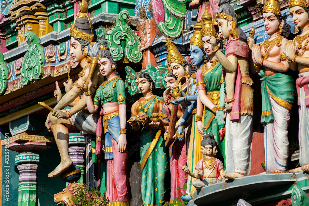 Foto de Hindu temple in Tamil Nadu, South India. Sculptures on Hindu ...