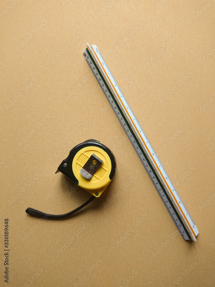 Instrumentos de medición. Metro y escalímetro foto de Stock | Adobe Stock