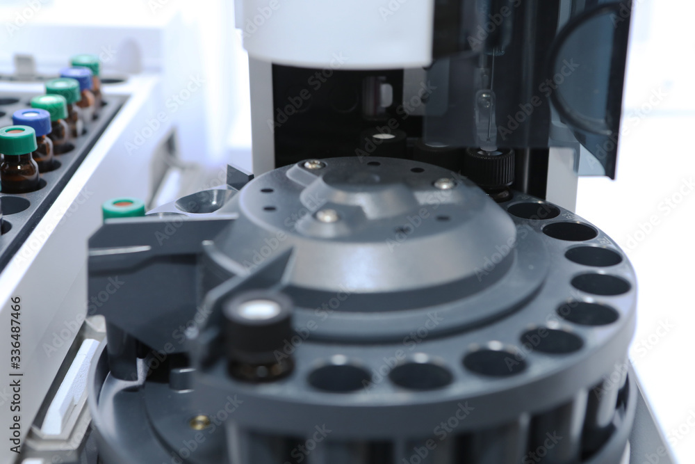 Foto de Quality Control Laboratory medicine. Chromatograph operation ...