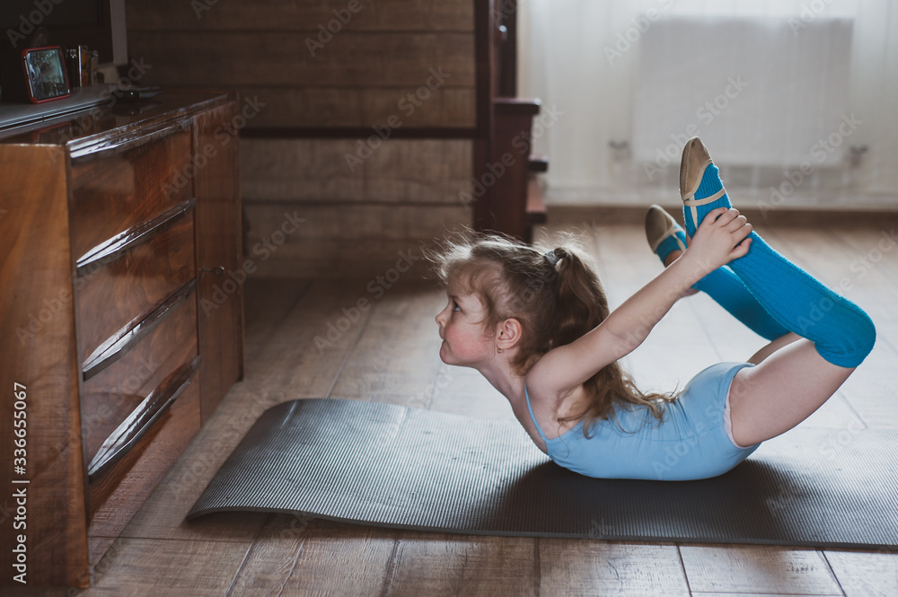 The girl does gymnastics at home. Gymnastics video tutorial. Gymnastic ...